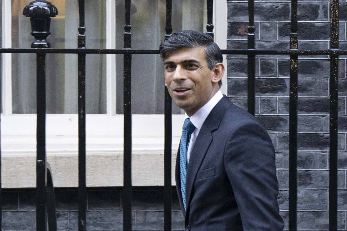 Rishi Sunak departs Downing Street for PMQs in London – Middle East Monitor