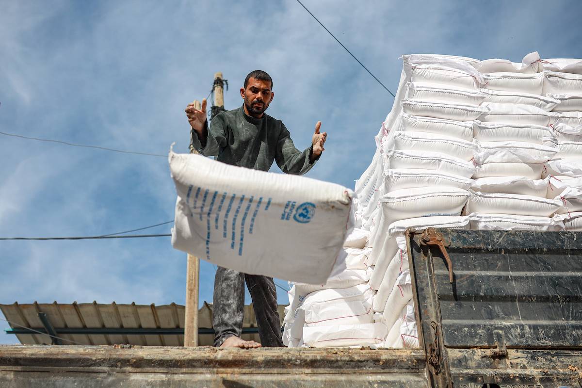 UNRWA distributed flour to Gazan people – Middle East Monitor
