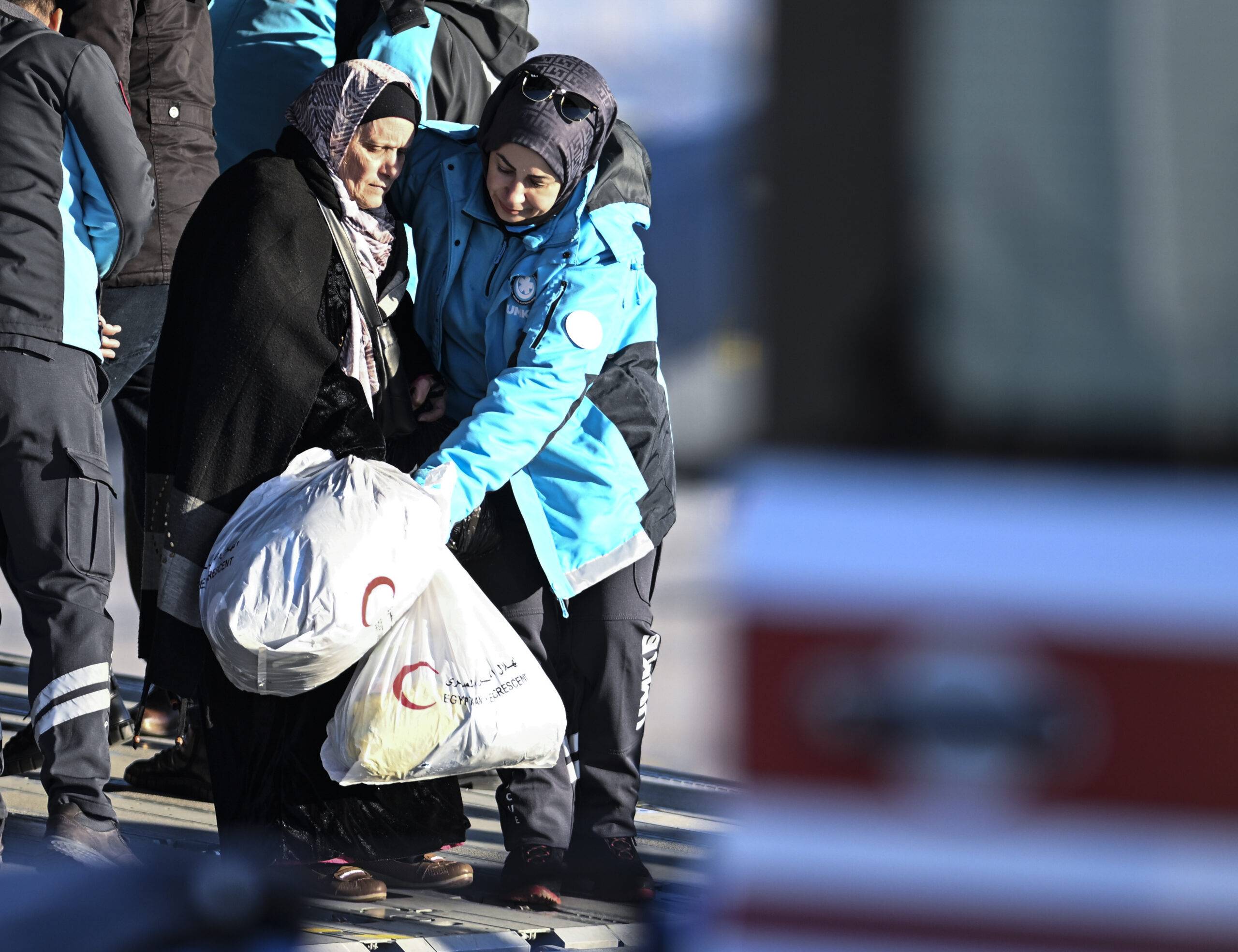 75 Palestinian patients from Gaza brought to Turkiye for treatment ...