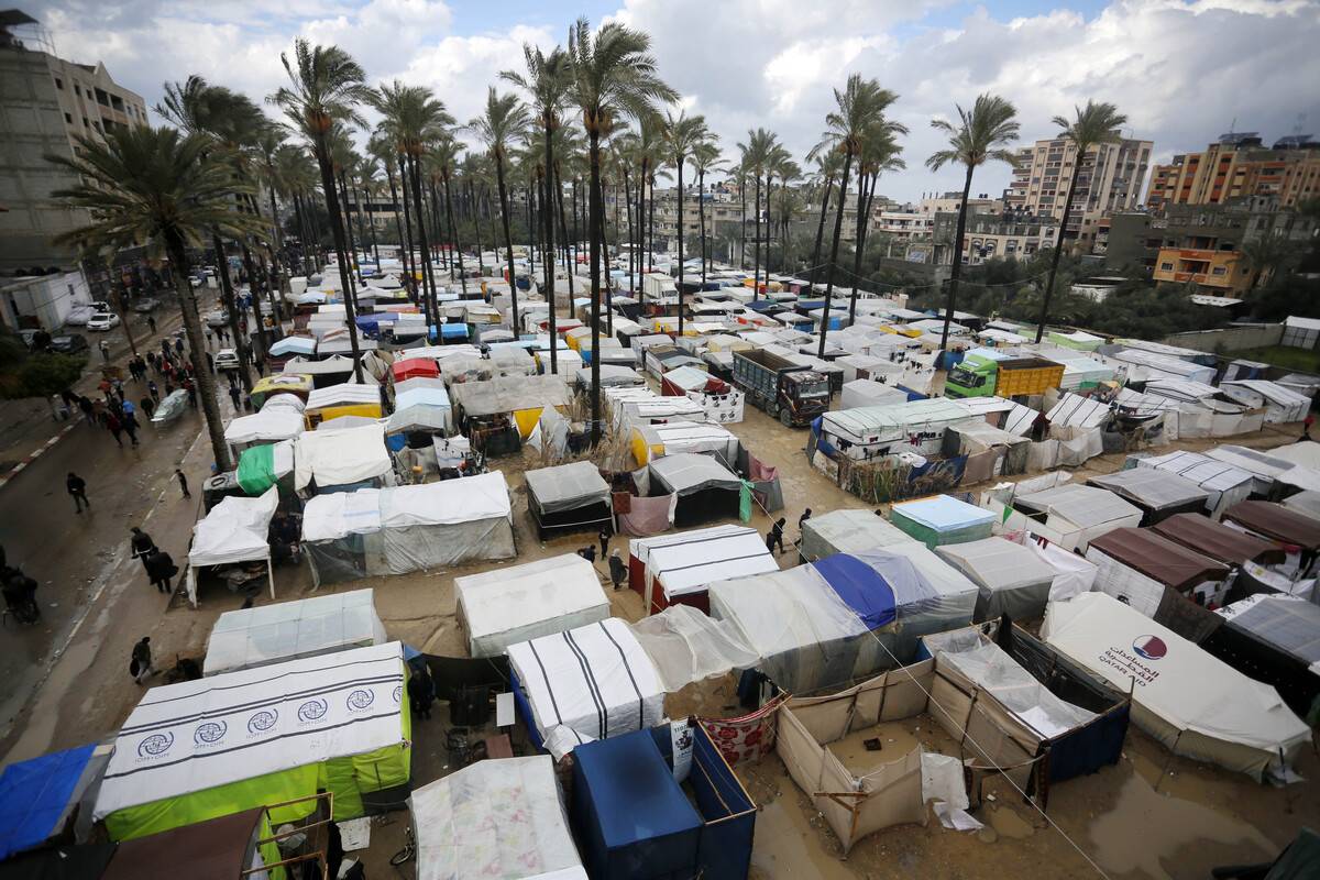 Palestinians sheltering in makeshift tents struggle with flooding in ...