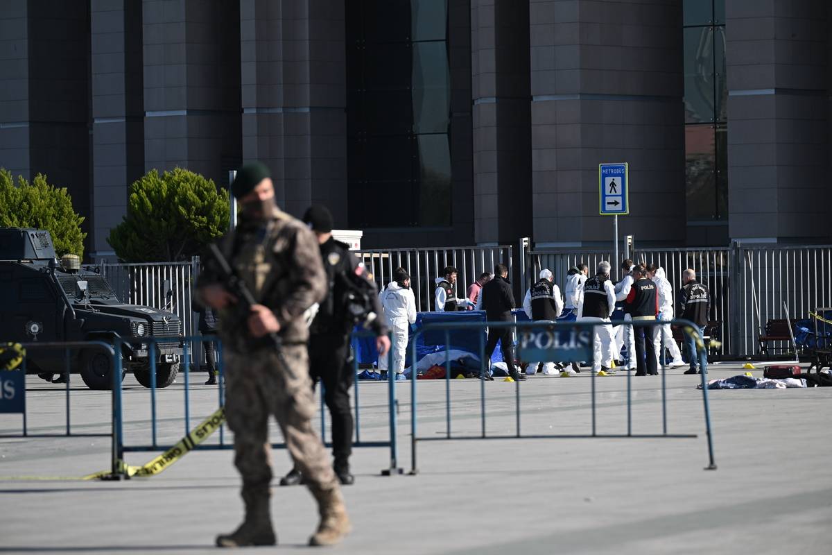 Terrorist attack on police checkpoint in front of Istanbul Courthouse ...