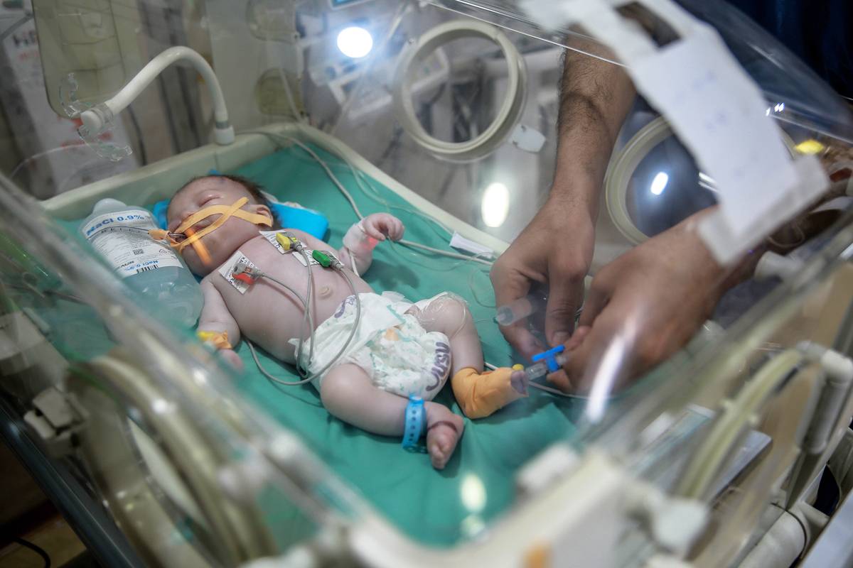 Medics in Gaza care for babies under difficult conditions – Middle East ...
