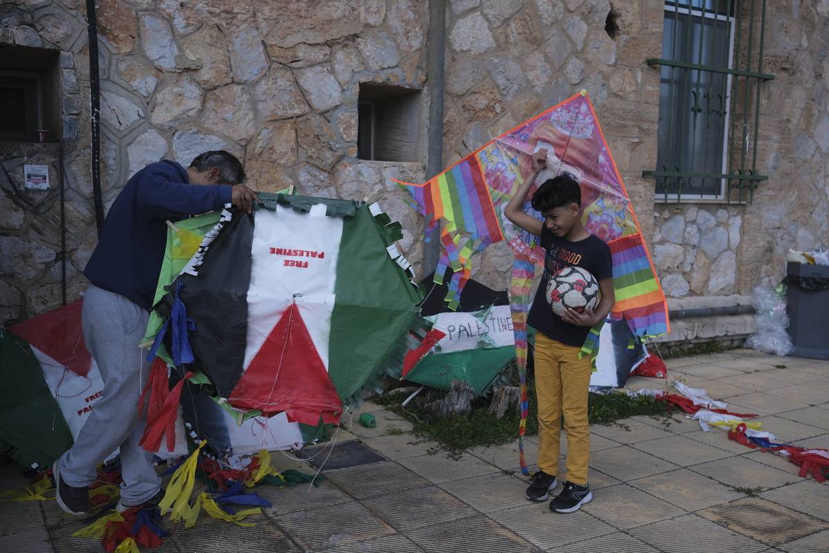 Flying kites for Palestinian over Athens – Middle East Monitor