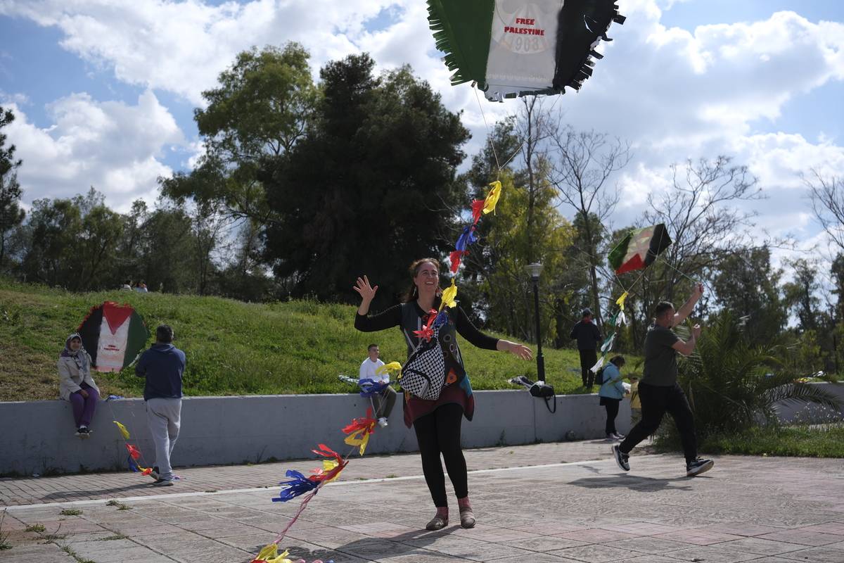 Flying kites for Palestinian over Athens – Middle East Monitor