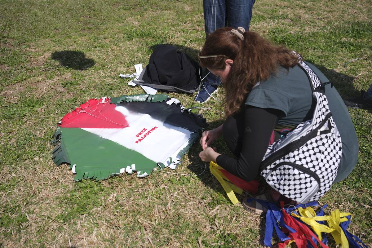 Flying kites for Palestinian over Athens – Middle East Monitor