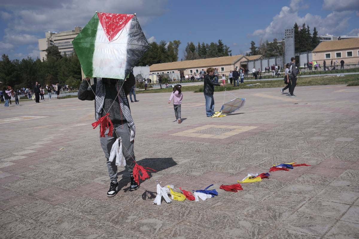 Flying kites for Palestinian over Athens – Middle East Monitor