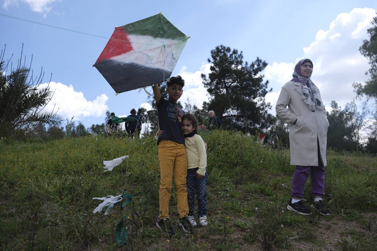 Flying kites for Palestinian over Athens – Middle East Monitor