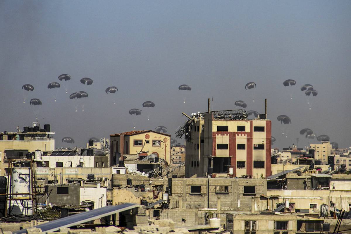 Humanitarian airdrop in Gaza Strip – Middle East Monitor