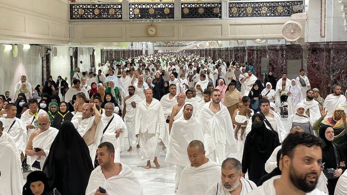 Thousands of Muslims visit Masjid al-Haram ahead of Hajj season ...
