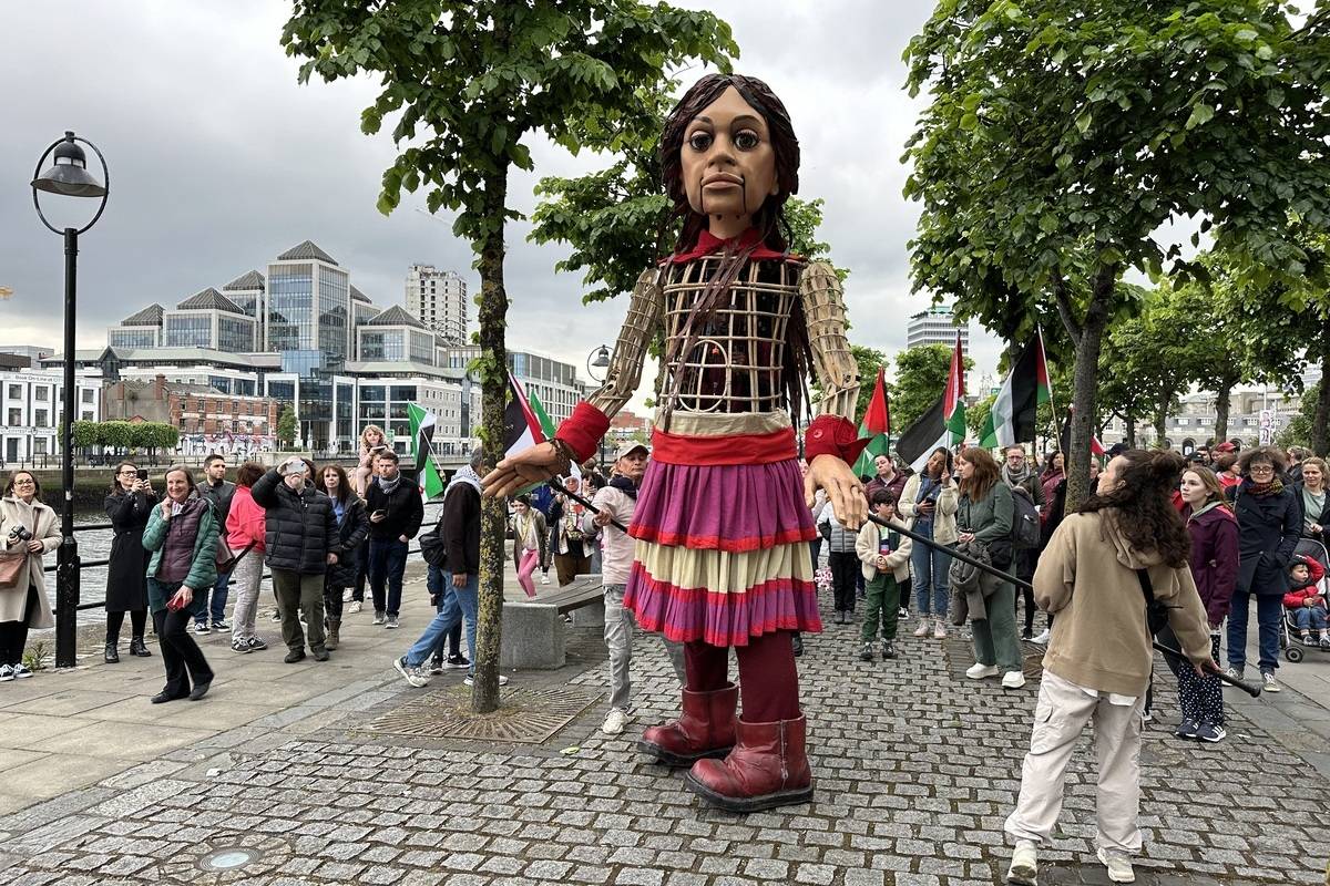 Giant puppet Little Amal, symbol of child refugees, visits Dublin for a ...