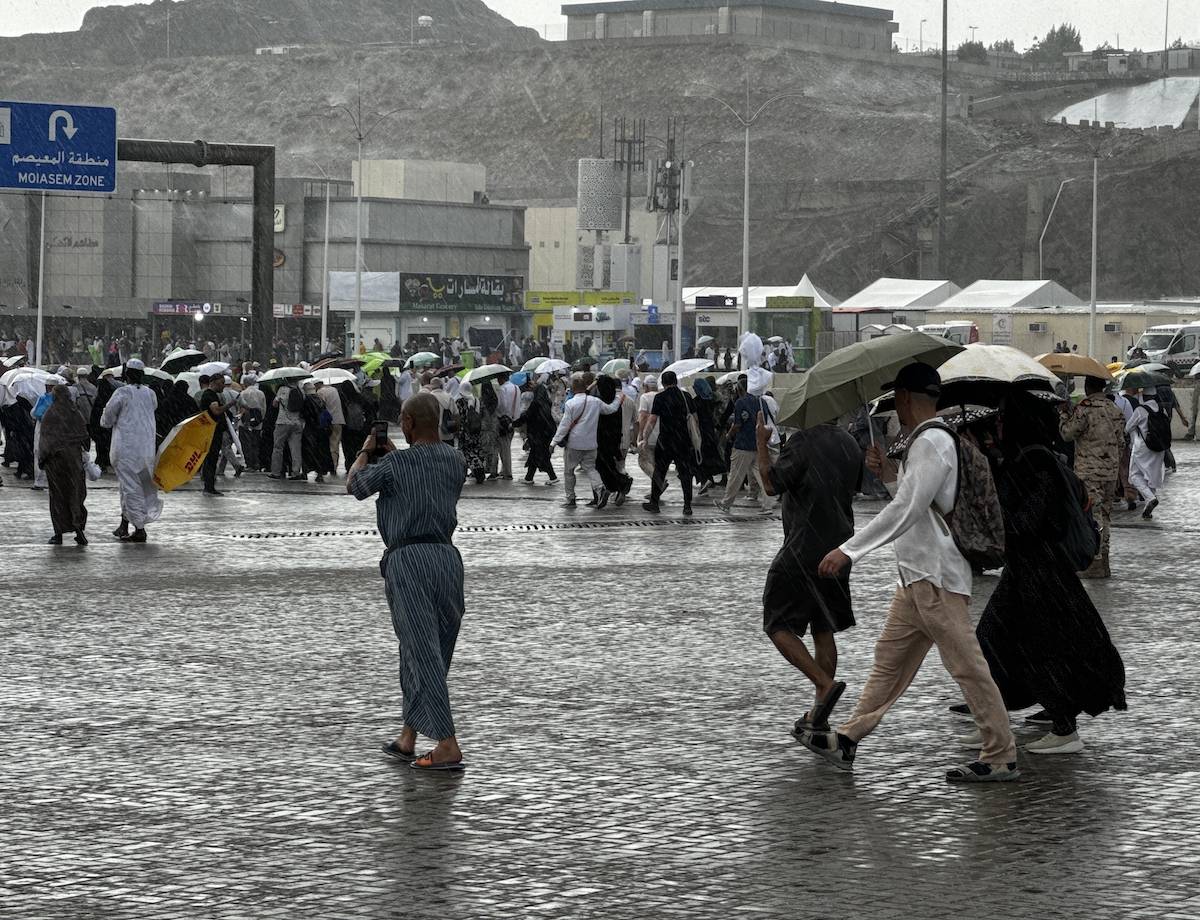Muslim pilgrims in Mecca surprised by heavy rainfall – Middle East Monitor