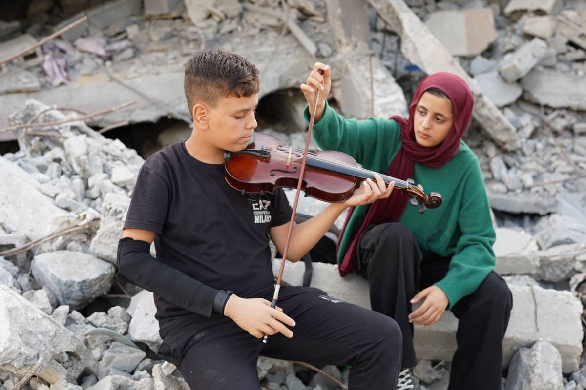 Palestinian boy who lost a hand in Israeli attacks continues to play ...