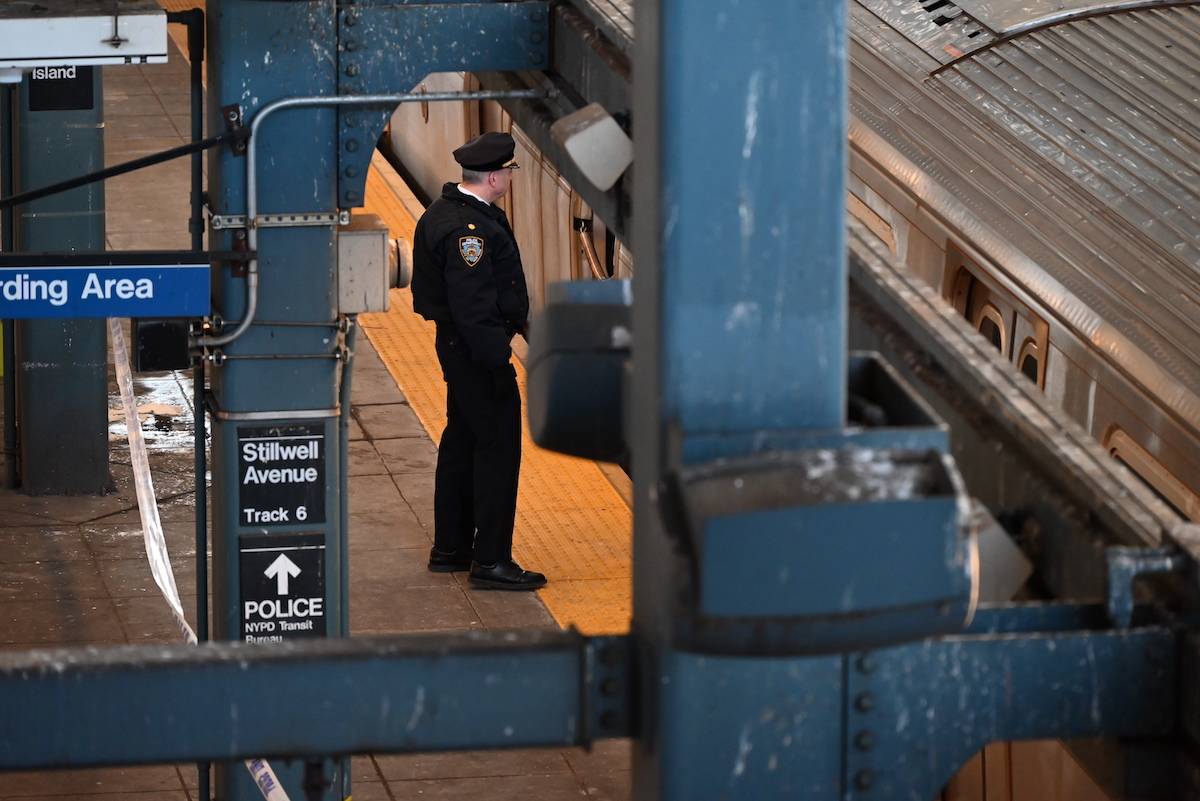 Woman dies after being set on fire at subway train in New York – Middle ...