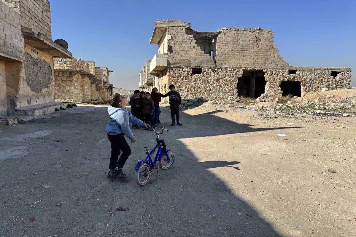 Neighborhoods in Aleppo destroyed by bombing by the al-Assad regime ...
