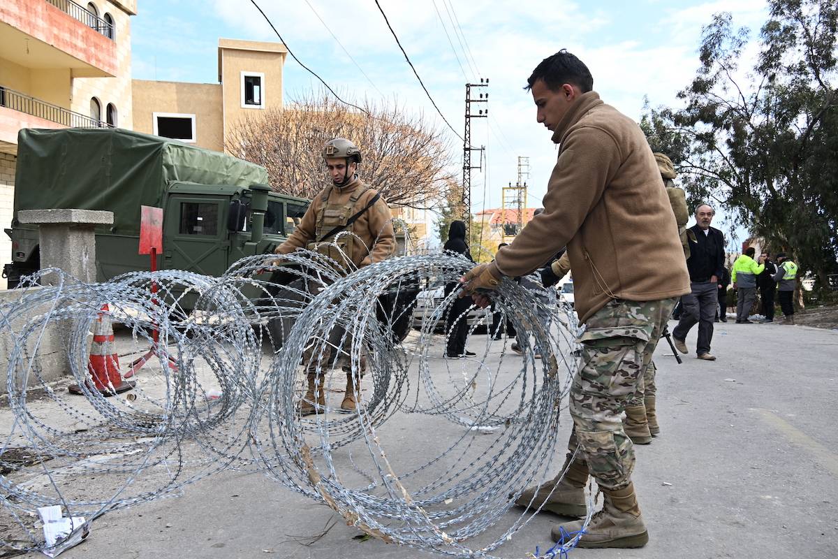 Residents return to Aitaroun after Israeli withdrawal from southern ...