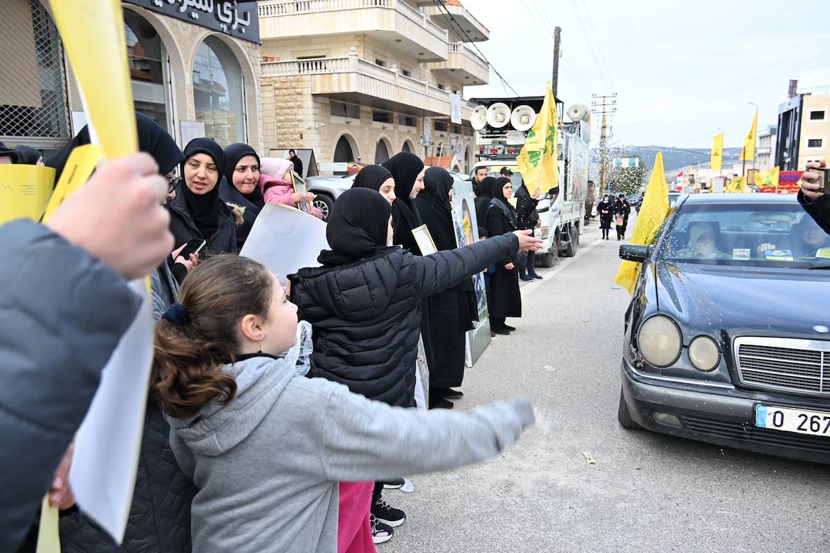 Residents return to Aitaroun after Israeli withdrawal from southern ...