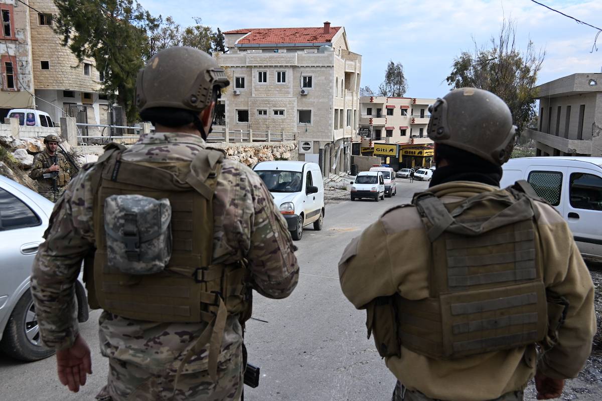 Residents return to Aitaroun after Israeli withdrawal from southern ...