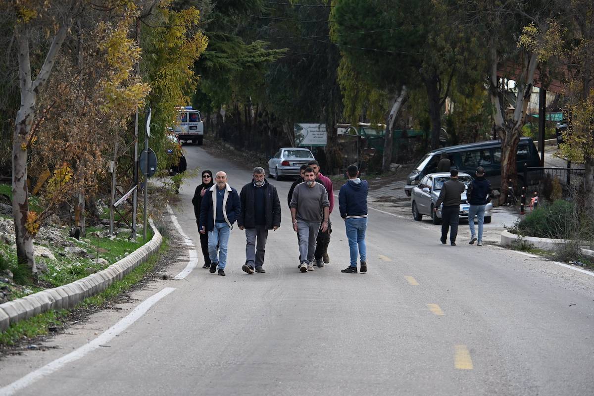 Residents return to Aitaroun after Israeli withdrawal from southern ...