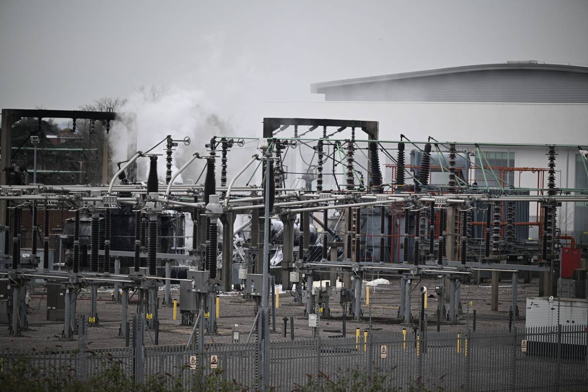 Fire at electrical substation forces closure of UK’s Heathrow Airport ...
