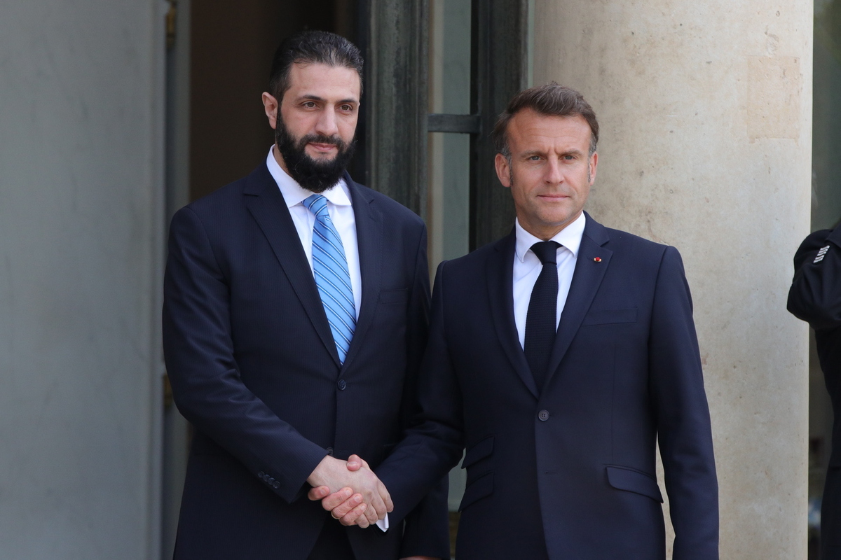 Syrian President Sharaa arrives in Paris, his first visit to Europe ...