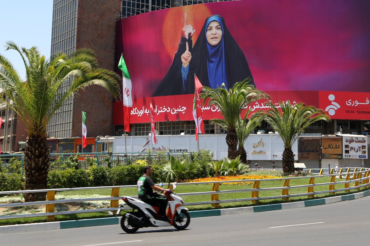 Iranian TV presenter Sahar Emami declared as hero after live broadcast ...