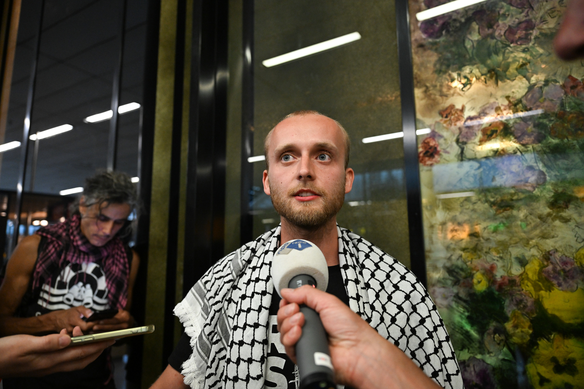 Dutch Captain of Gaza Aid Ship ‘Madleen’ arrives home at Schiphol ...