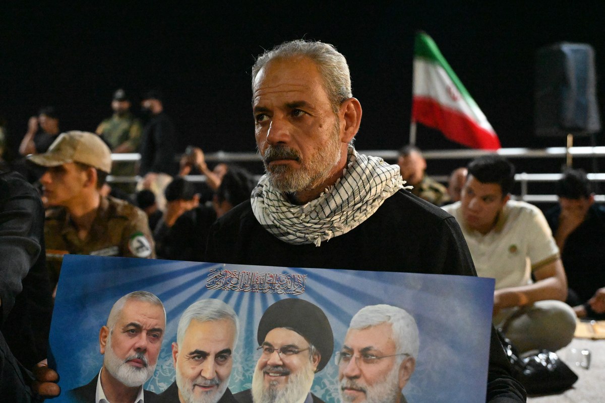 Collective praying event in Iraq for Iran under Israeli attacks ...