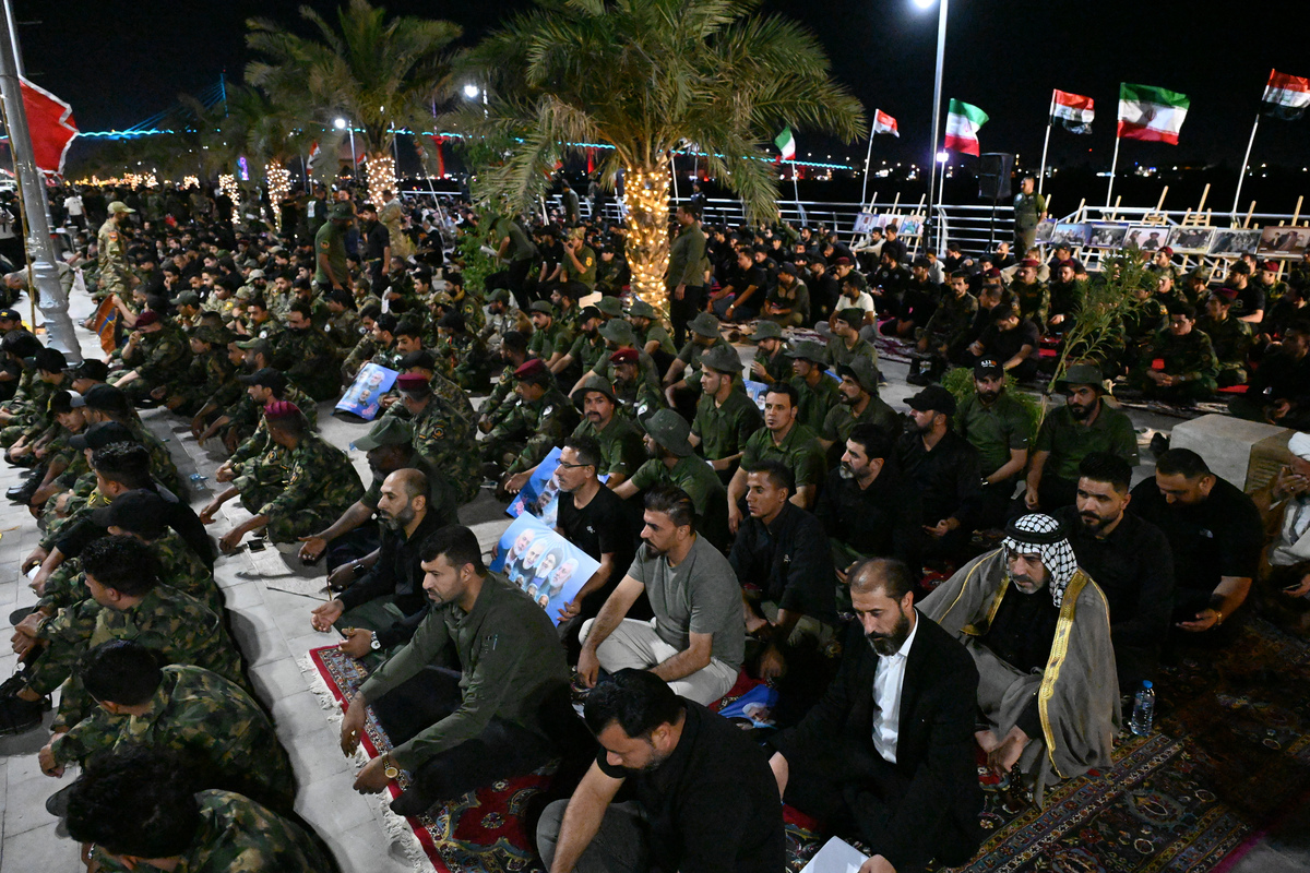 Collective praying event in Iraq for Iran under Israeli attacks ...