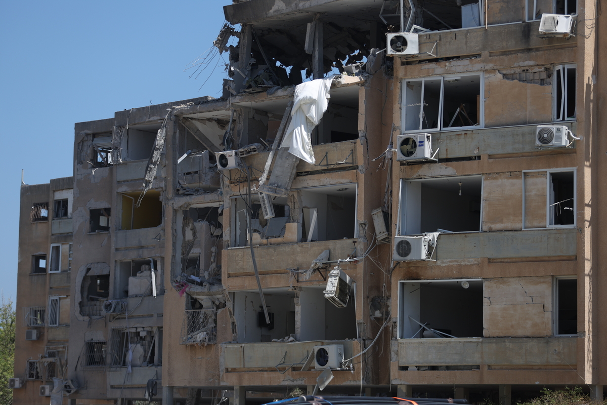 Iran’s ballistic missiles hit Holon city of Israel, causing damage ...