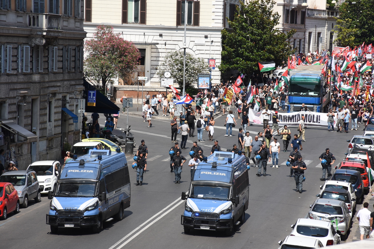 Protest in Rome over Israeli attacks and European rearmament – Middle ...
