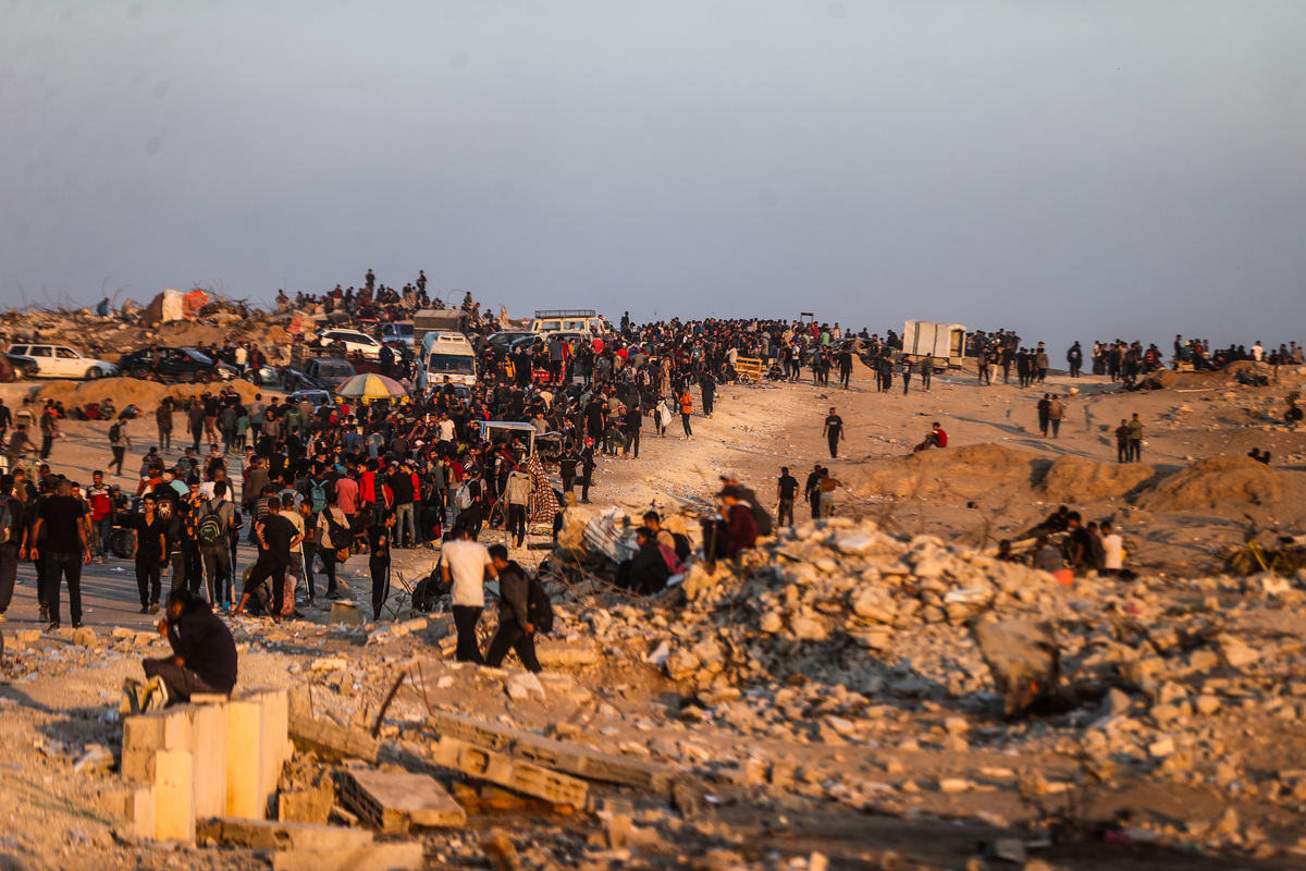 Thousands of Palestinians struggle with hunger in Gaza flock to the ...