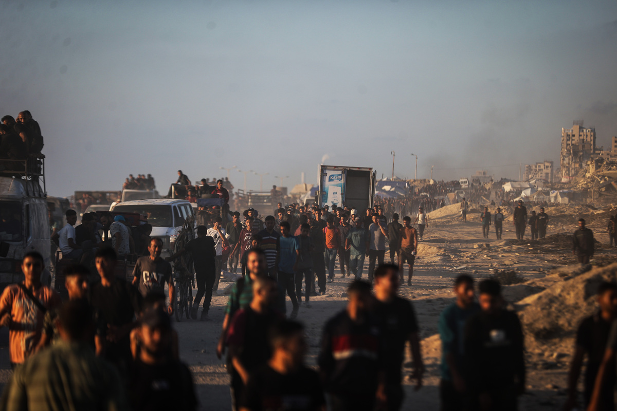 Thousands of Palestinians struggle with hunger in Gaza flock to the ...