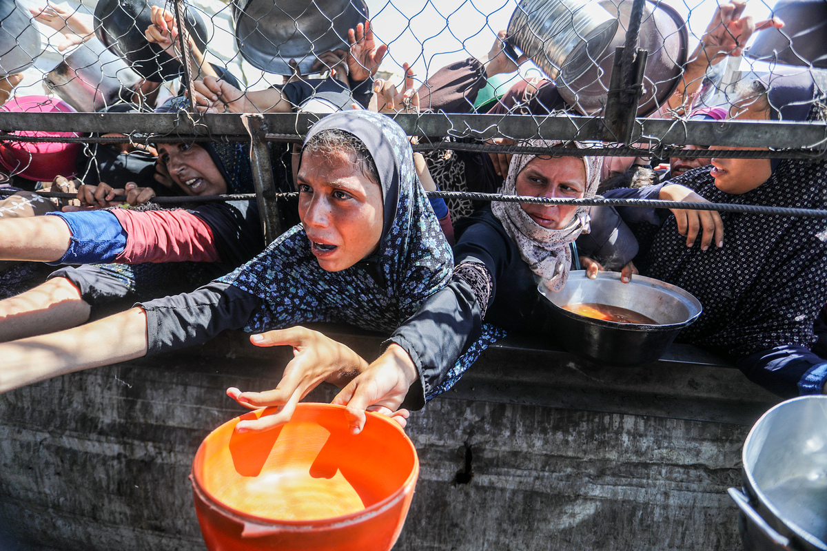 Food distributed to Palestinians struggling with hunger in Gaza ...