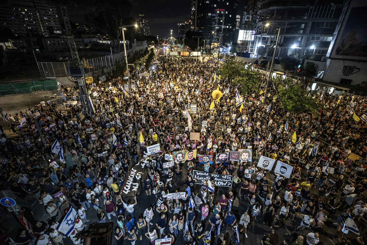 Hundreds in Tel Aviv rally for Gaza ceasefire and hostages’ safe return ...