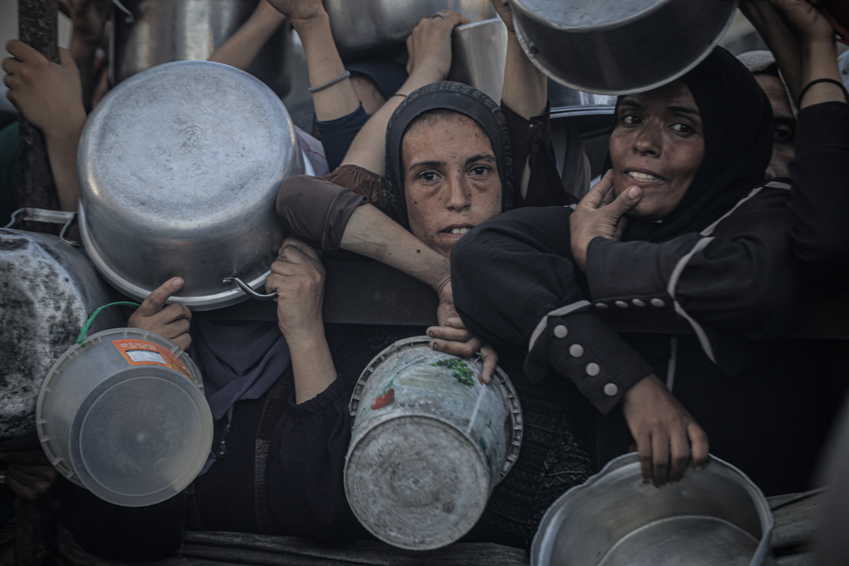 Food distributed to Palestinians struggling with hunger in Gaza ...
