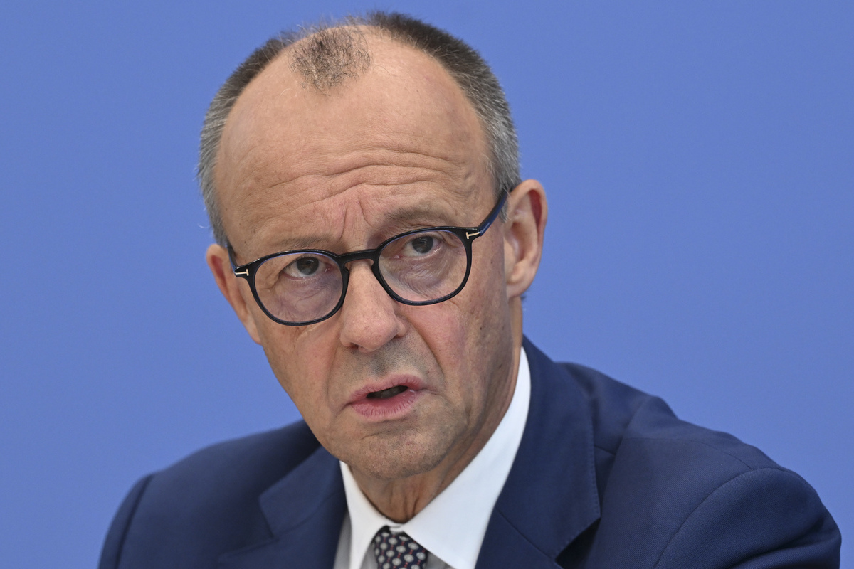 200 German celebrities, journalists call on chancellor to take tougher ...