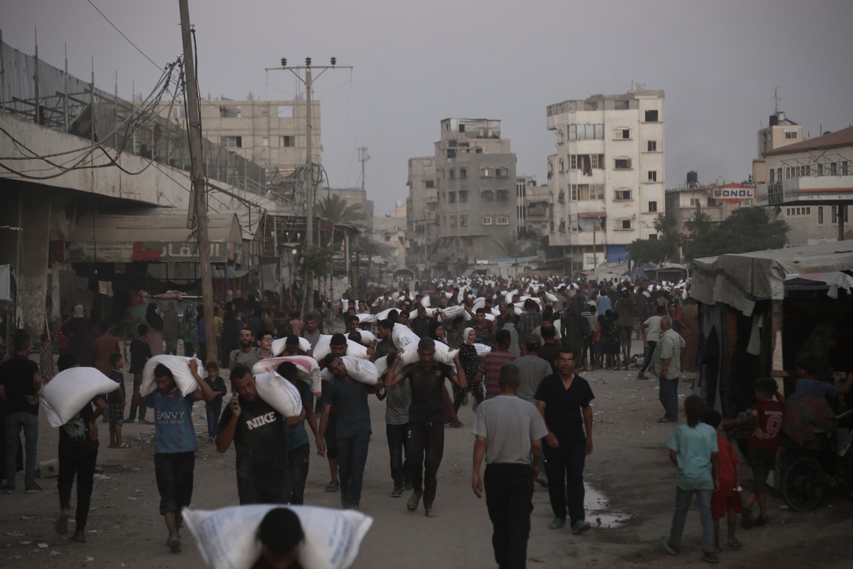 Flour distributed to Palestinians facing hunger in Gaza amid Israeli ...