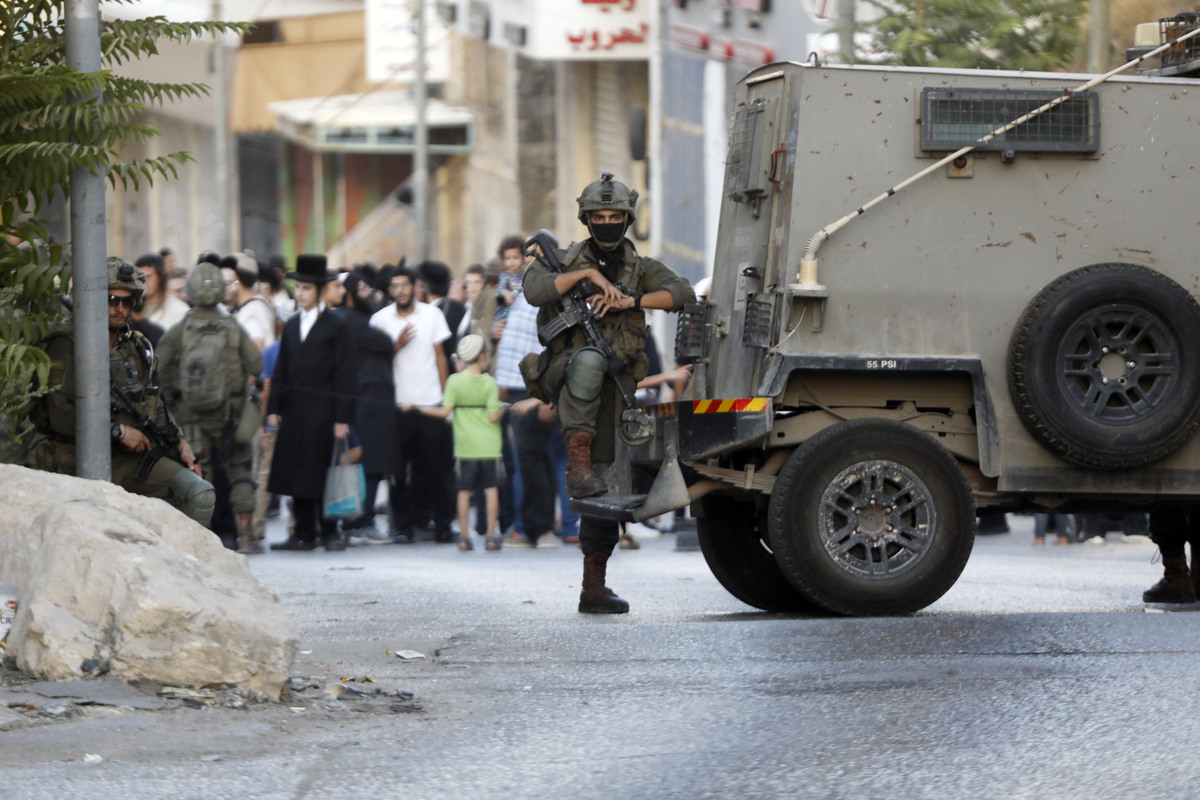 Surge in reports of Israeli soldiers looting Palestinian homes in ...