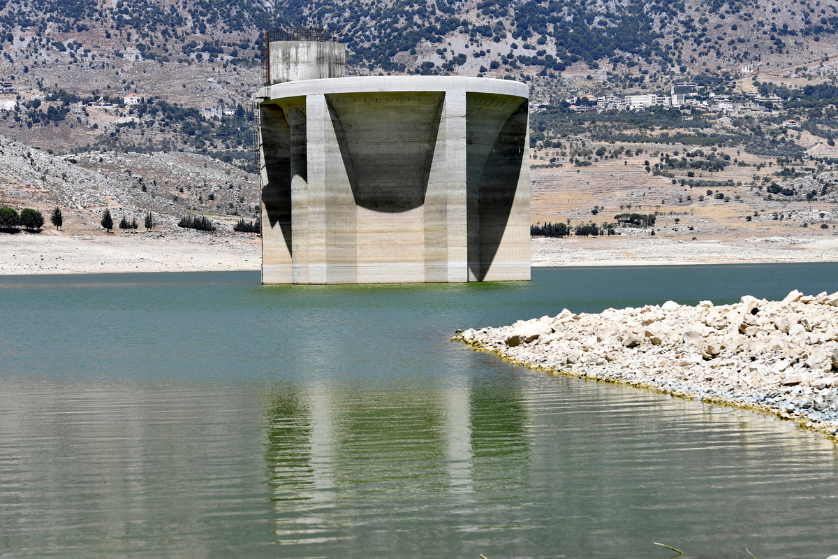 Drought Alert in Lebanon: Qaraoun Lake water level at historic low ...
