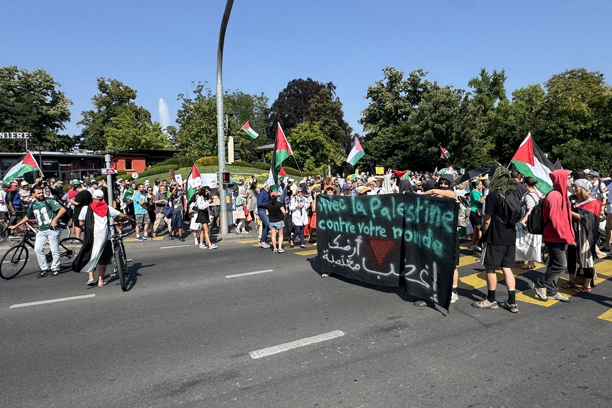 Protest in Geneva against famine in Gaza – Middle East Monitor
