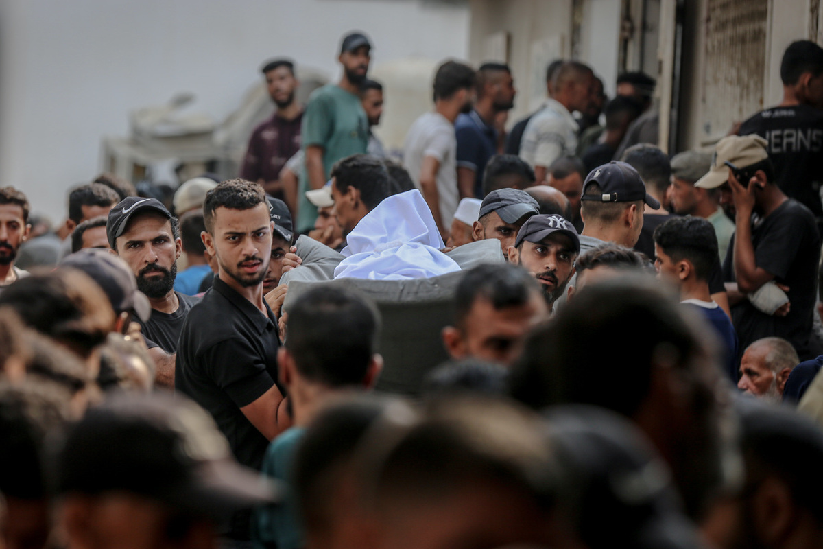 Israel opened fire on Gazans who were trying to reach the aid drop in ...