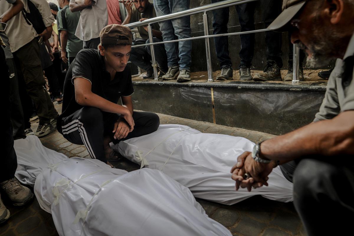 Israel opened fire on Gazans who were trying to reach the aid drop in ...