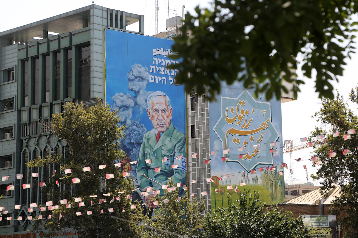 Giant banner protesting Israeli PM Benjamin Netanyahu in Tehran ...
