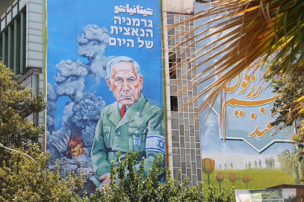 Giant banner protesting Israeli PM Benjamin Netanyahu in Tehran ...