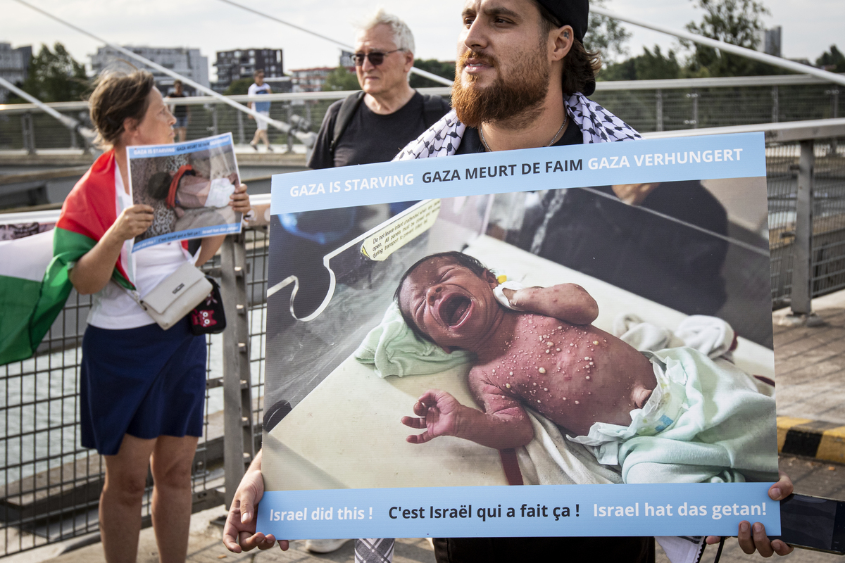Protesters rally at France-Germany border against Israeli attacks and ...