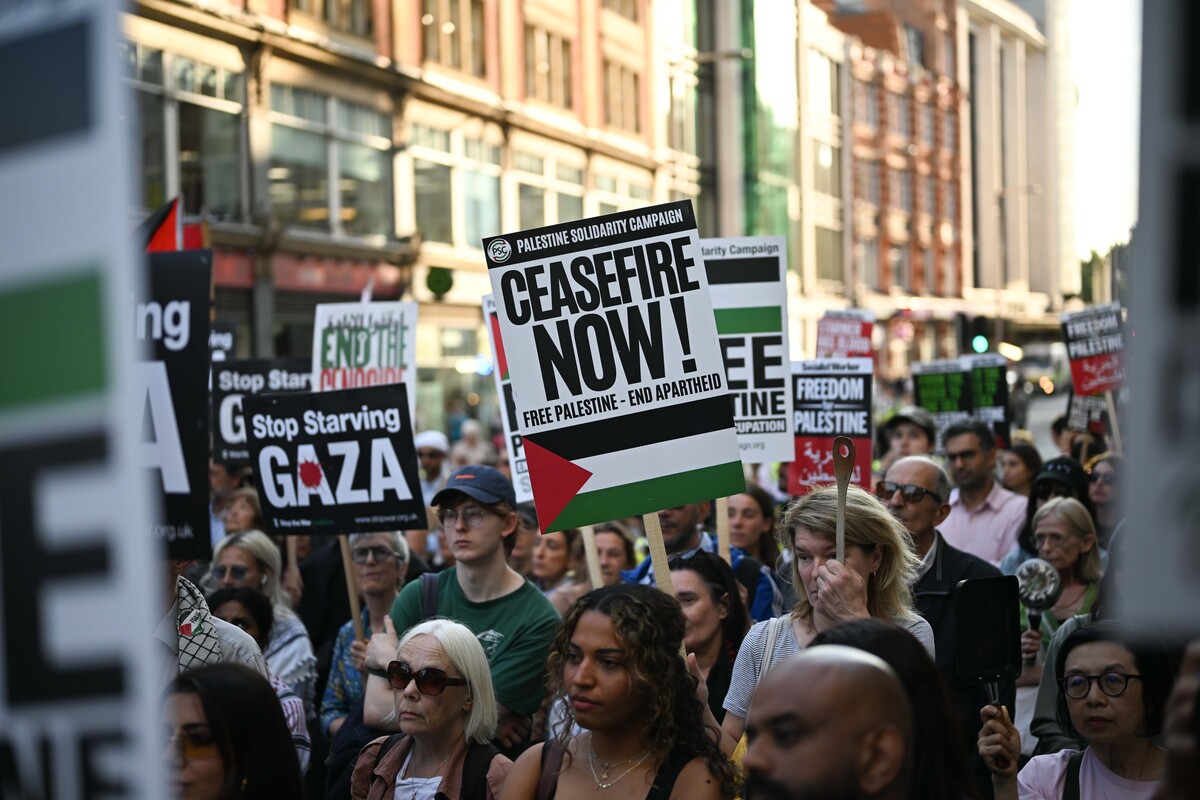 Pro-Palestine supporters protest outside Israeli Embassy in London to ...