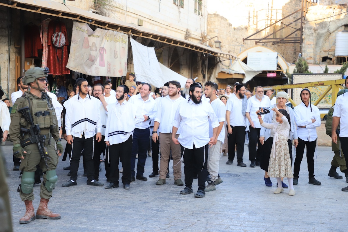 Targeting Al-Baidar: Palestinian rights group confront Israeli settler ...