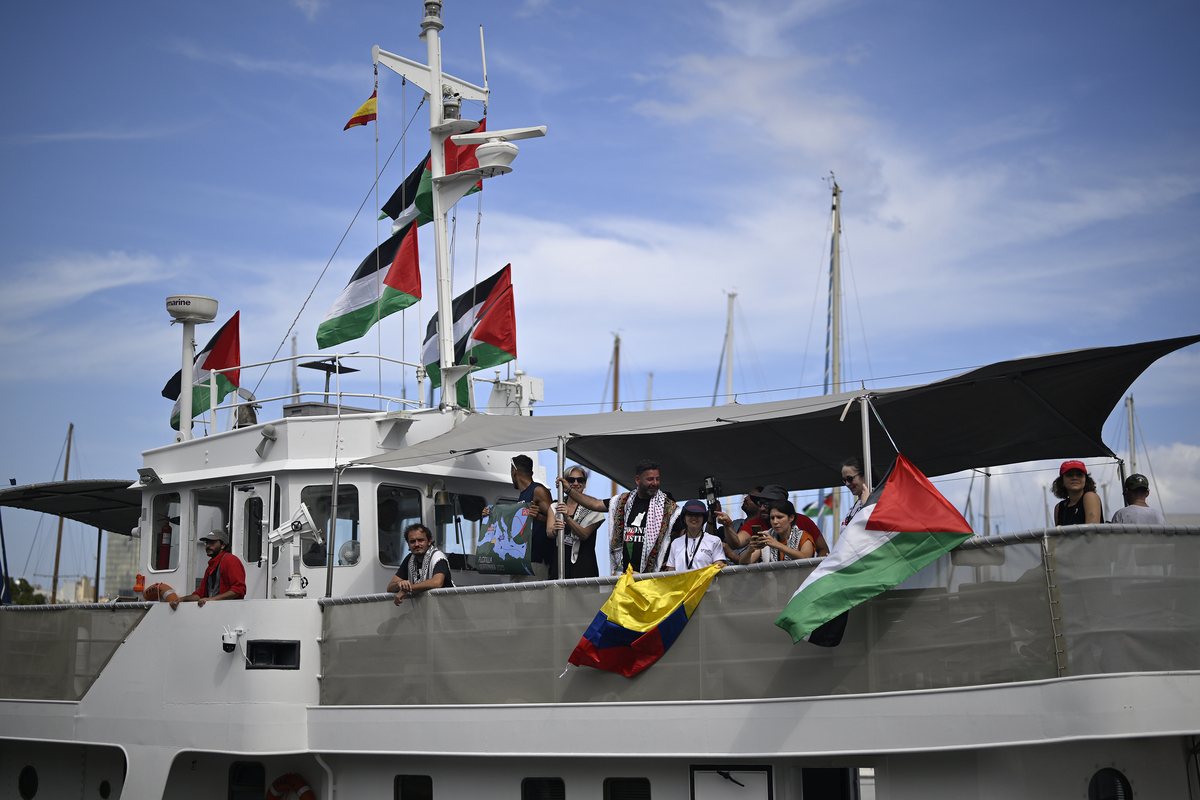Italy: Dockworkers threaten to shut down ports if Israel intercepts ...