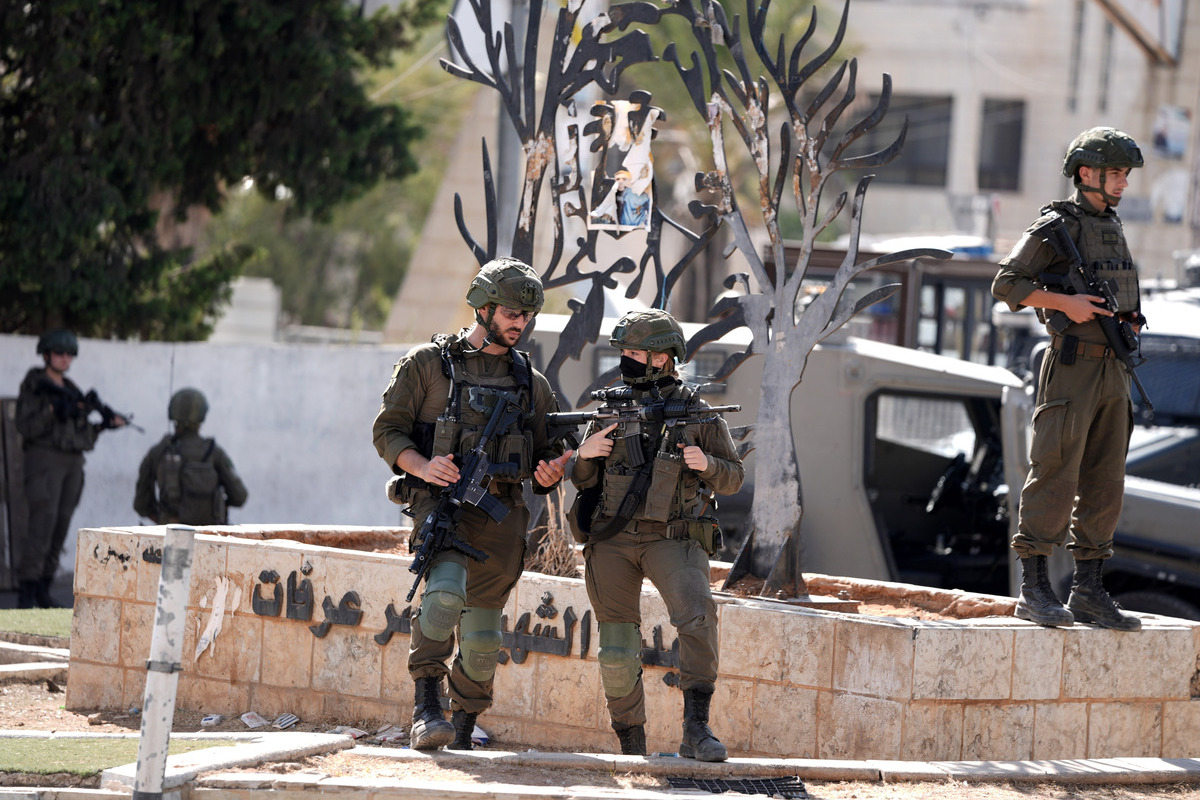 Israeli forces raid Amari Camp in West Bank – Middle East Monitor