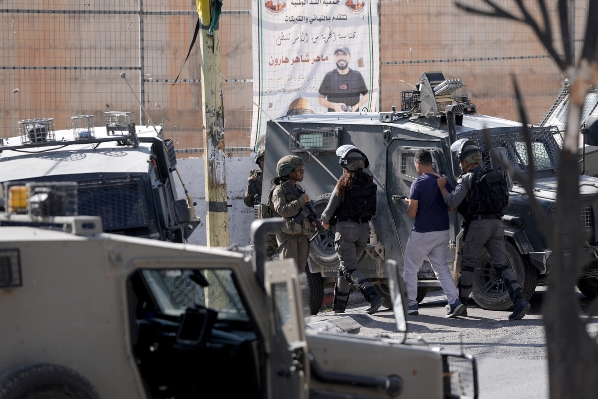Israeli forces raid Amari Camp in West Bank – Middle East Monitor